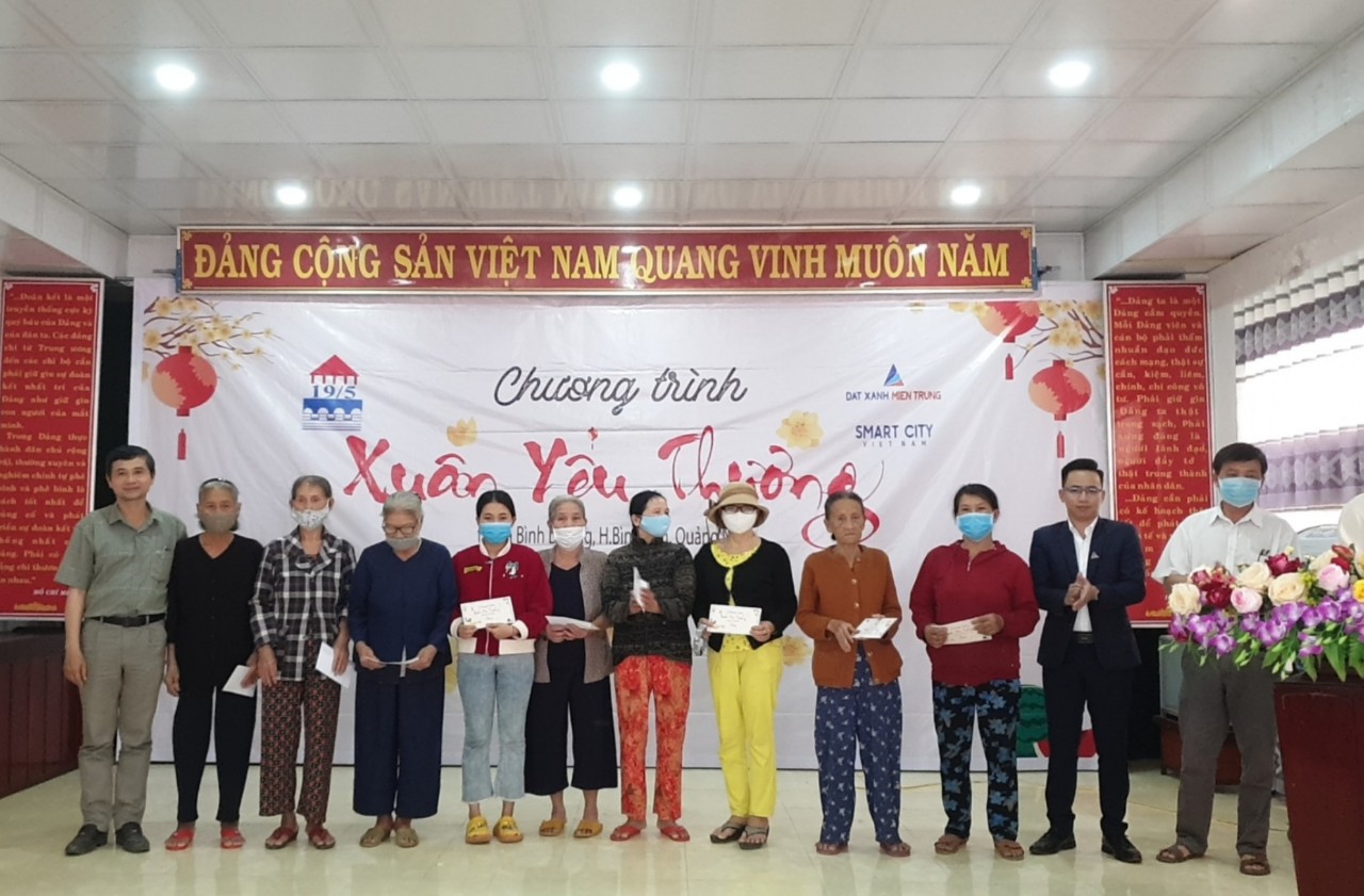 VNSC TRAO 300 SUẤT QUÀ CHO NGƯỜI DÂN ĐÀ NẴNG, QUẢNG NGÃI DỊP TẾT NGUYÊN ...